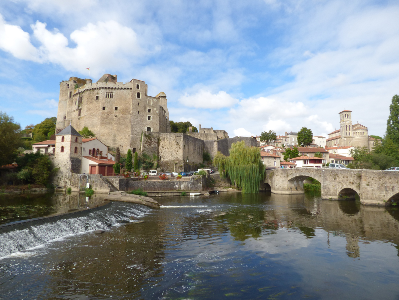 Le château de Clisson : forteresse des Marches de Bretagne
